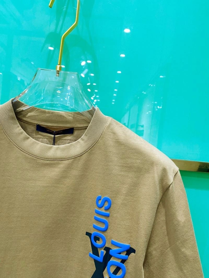 Indistinguishable Louis Vuitton T-Shirts