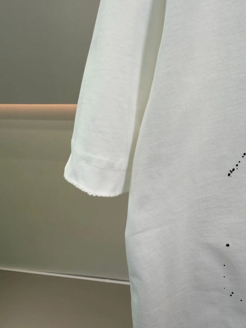 Accurate model Louis Vuitton T-Shirts