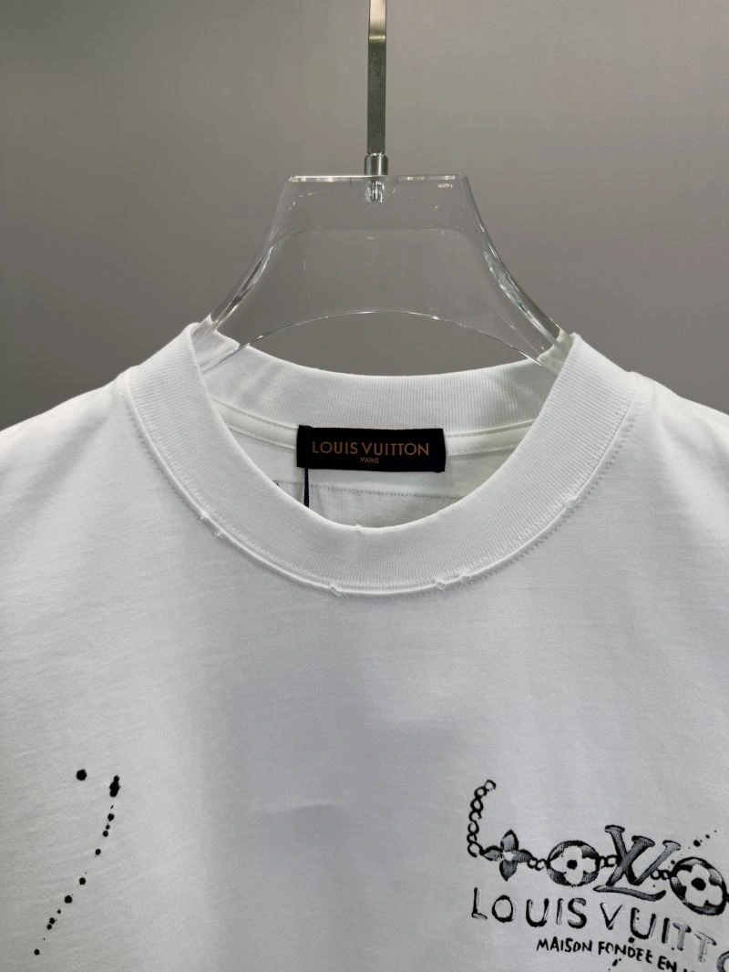 Accurate model Louis Vuitton T-Shirts