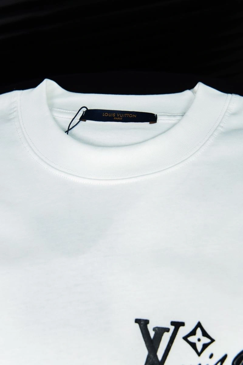 Accurate model Louis Vuitton T-Shirts