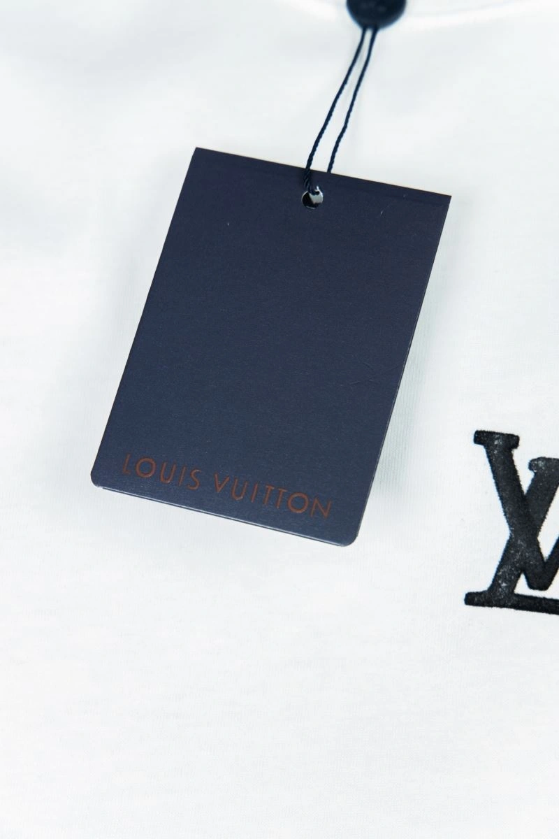 Accurate model Louis Vuitton T-Shirts
