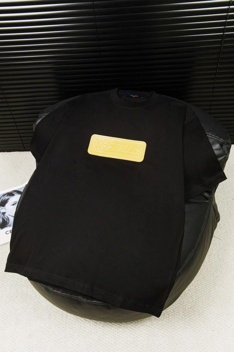 Accurate model Louis Vuitton T-Shirts