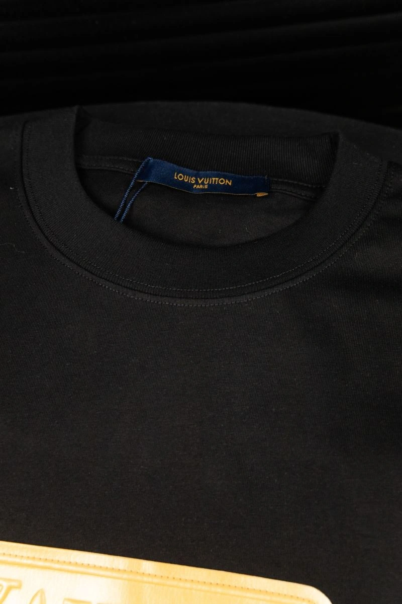 Accurate model Louis Vuitton T-Shirts