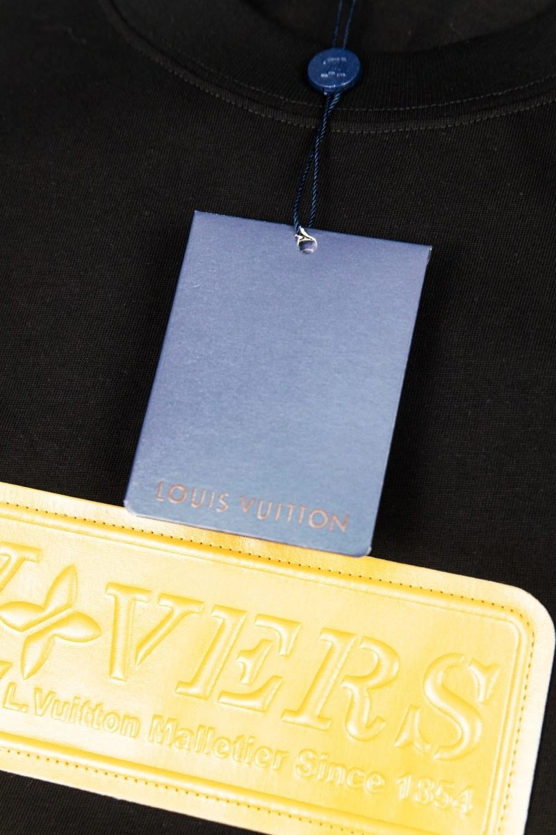 Accurate model Louis Vuitton T-Shirts