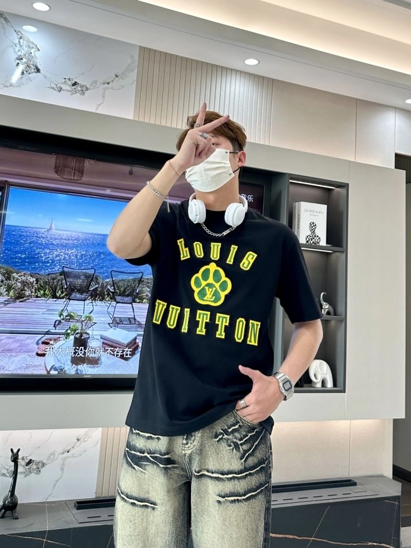 Precise copy Louis Vuitton T-Shirts