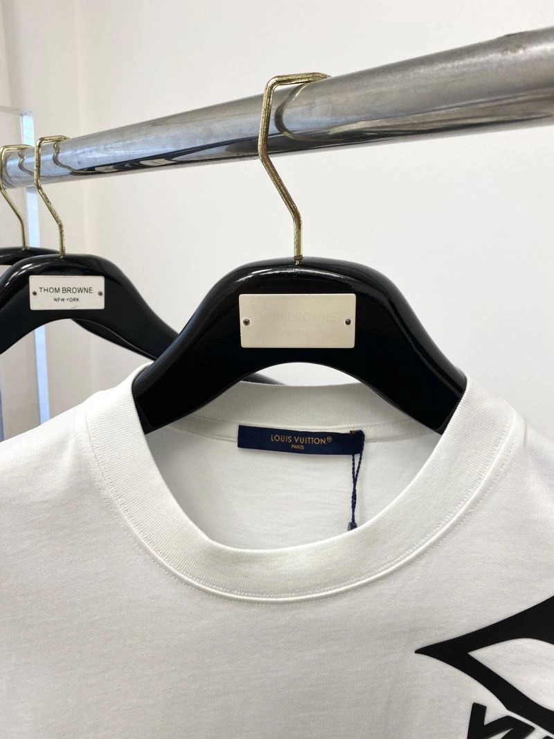 Exact replica Louis Vuitton T-Shirts