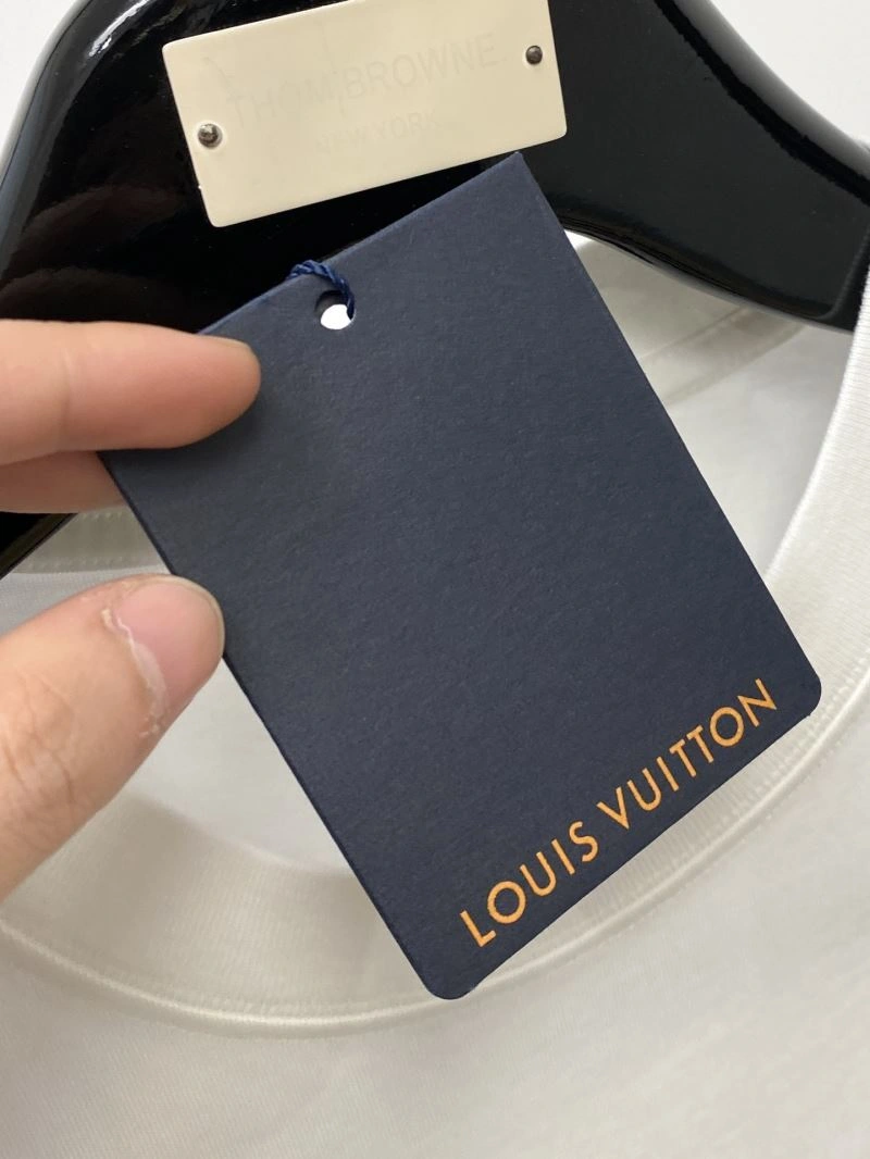 Exact replica Louis Vuitton T-Shirts