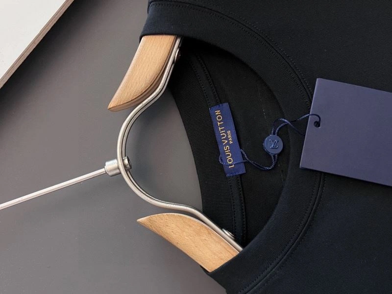 Low-cost Louis Vuitton T-Shirts