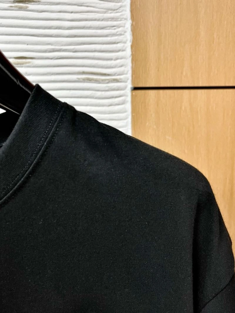 Indistinguishable Louis Vuitton T-Shirts