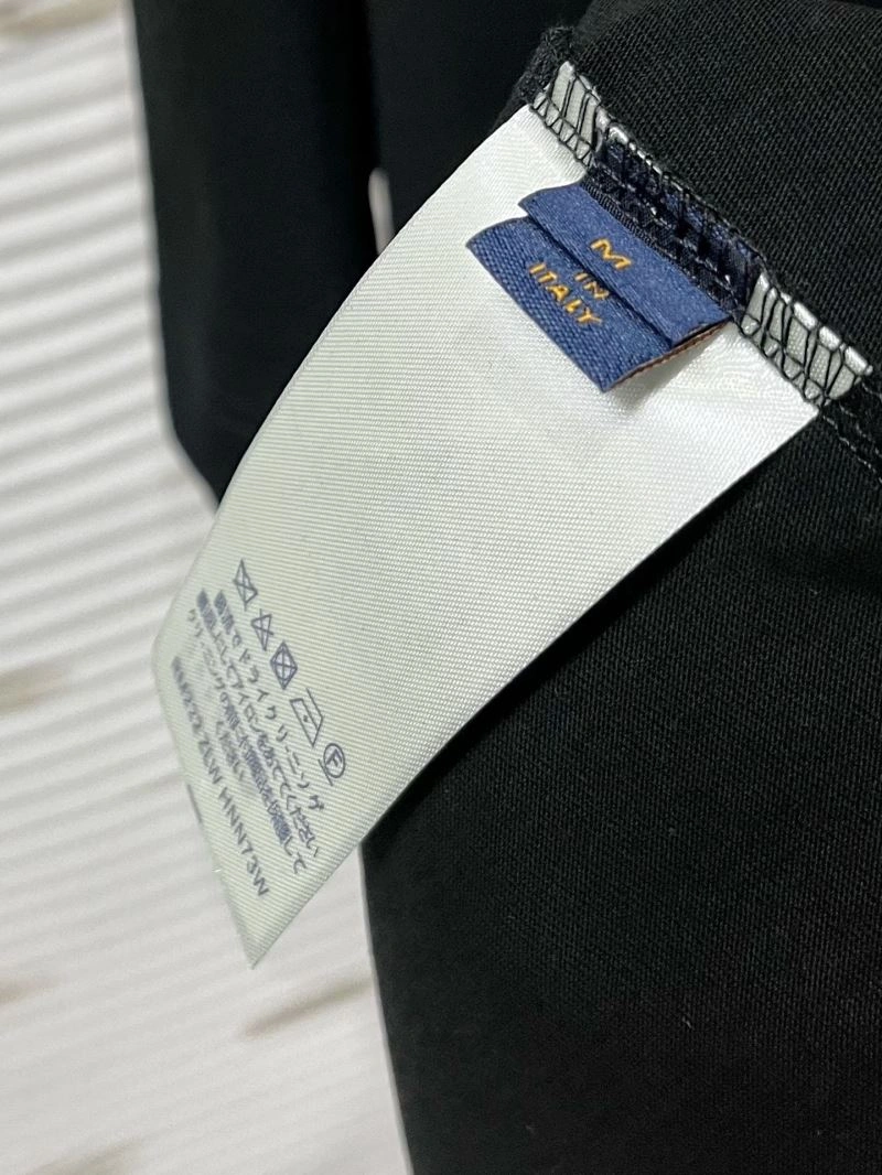 Indistinguishable Louis Vuitton T-Shirts