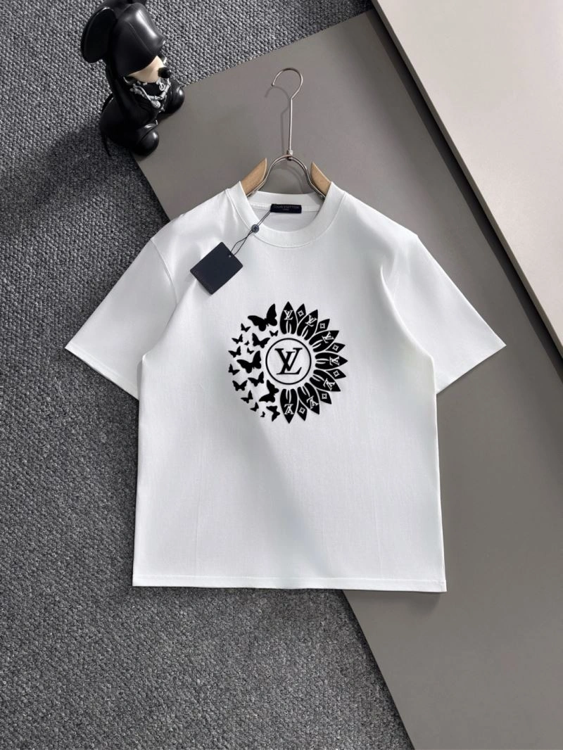 Accurate model Louis Vuitton T-Shirts
