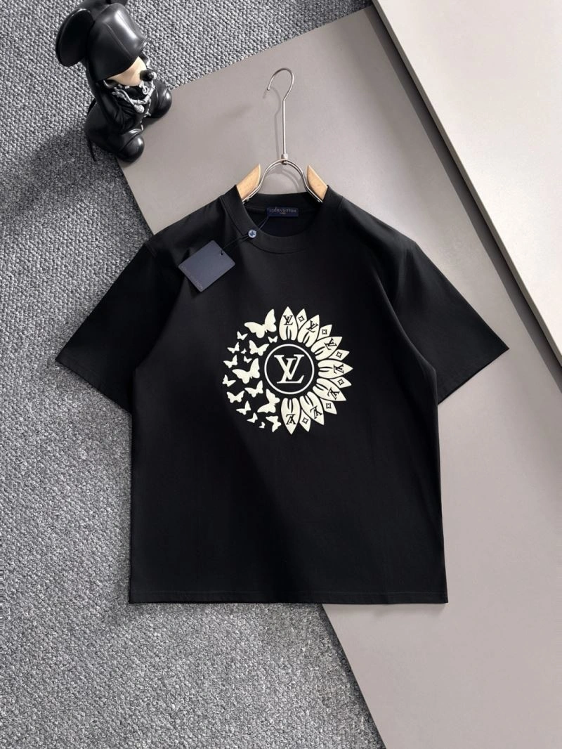 Accurate model Louis Vuitton T-Shirts
