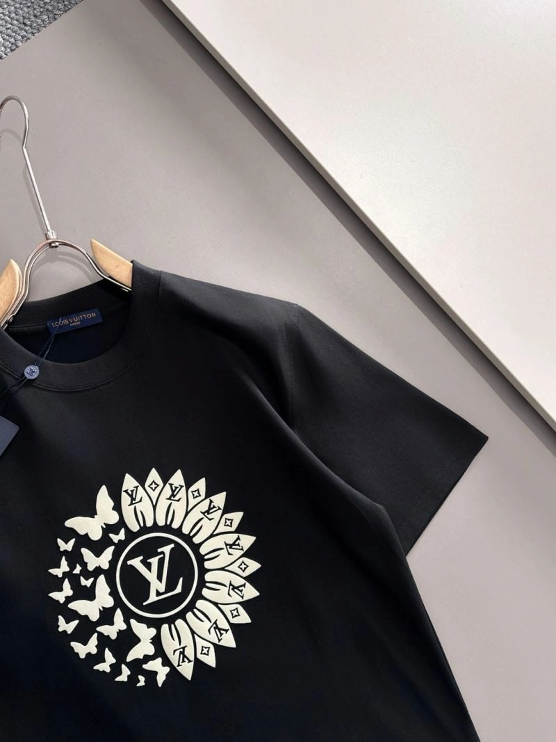 Accurate model Louis Vuitton T-Shirts