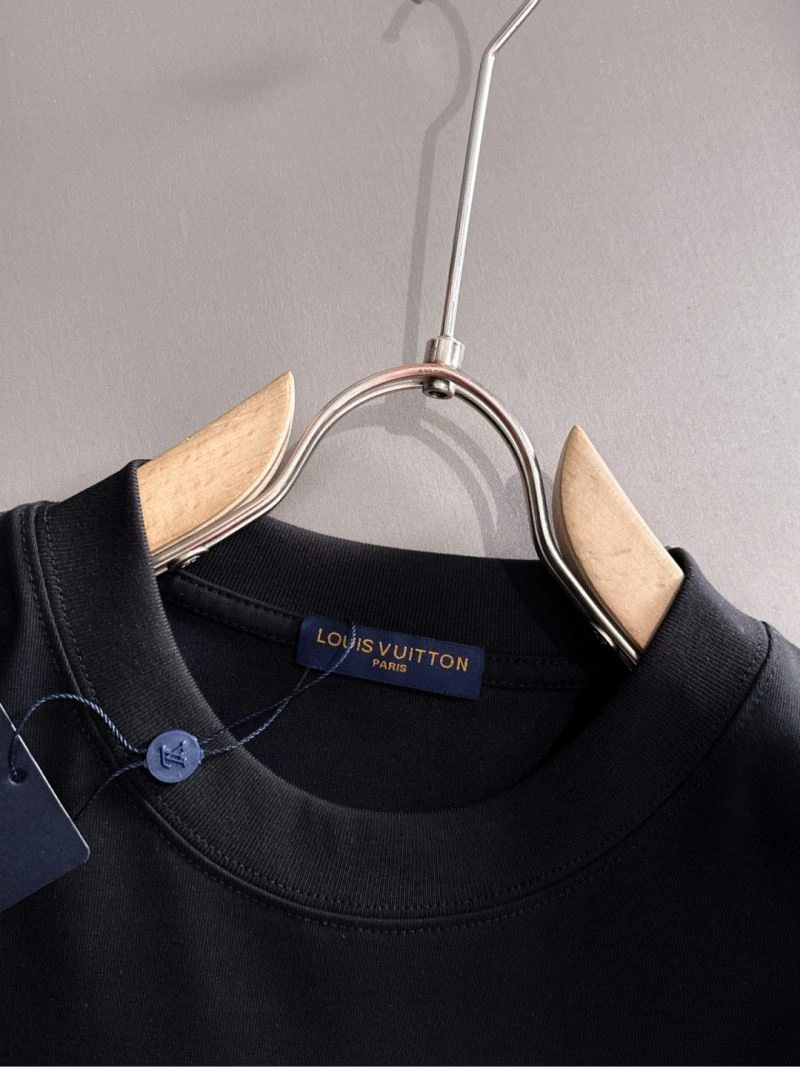 Accurate model Louis Vuitton T-Shirts