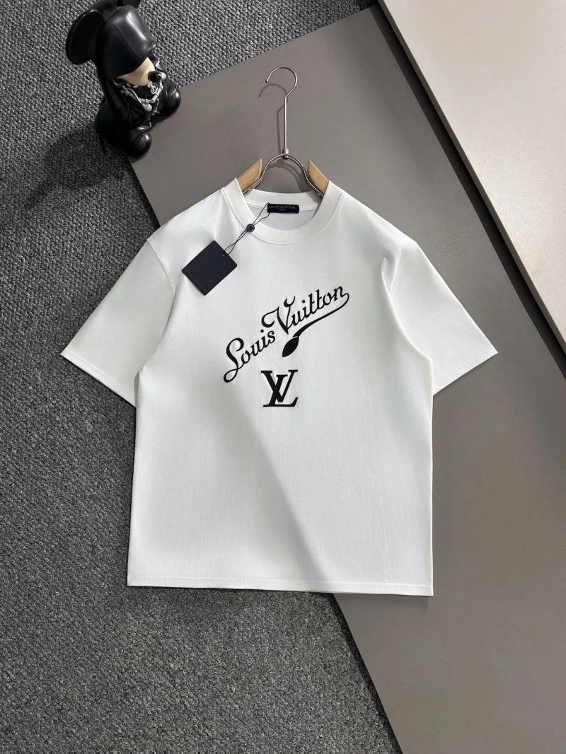 Accurate model Louis Vuitton T-Shirts