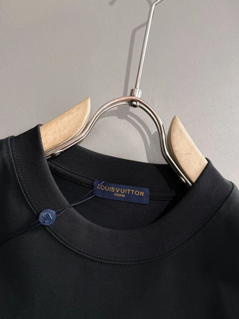 Accurate model Louis Vuitton T-Shirts