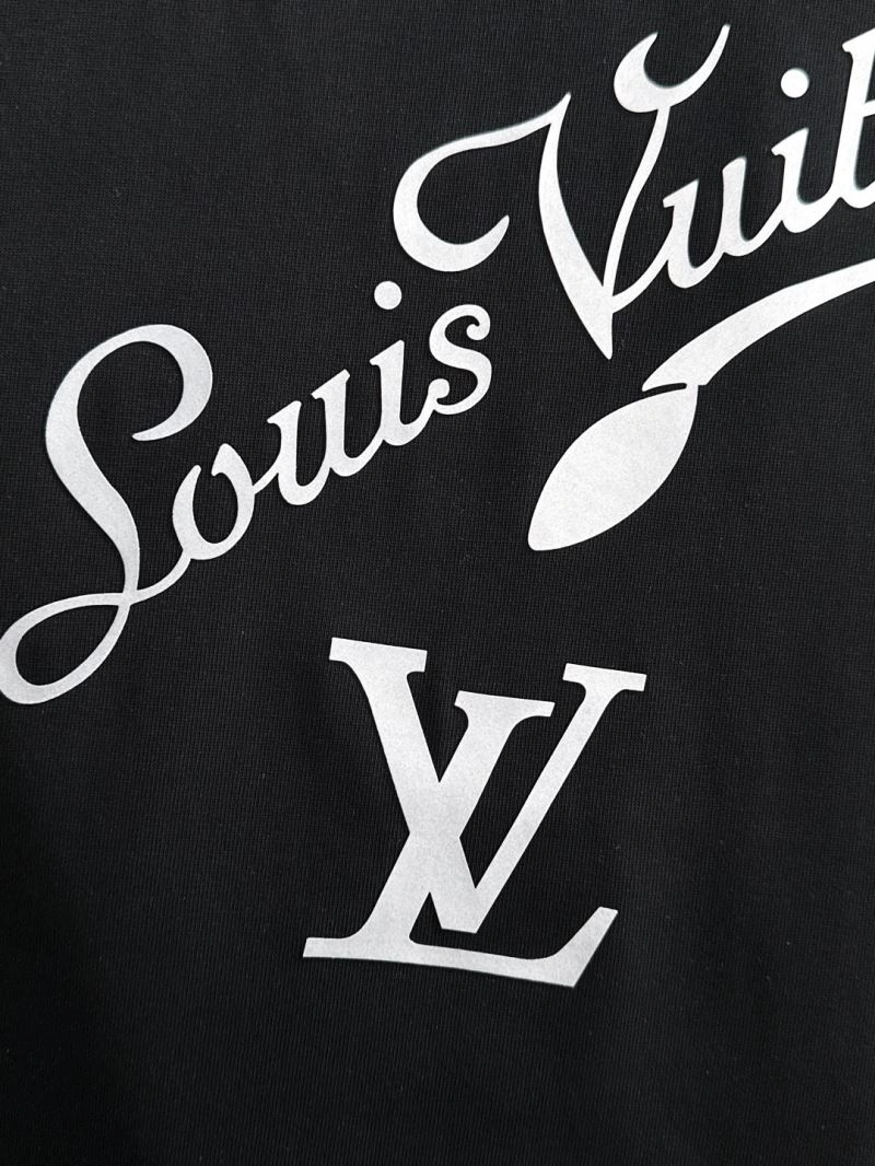 Accurate model Louis Vuitton T-Shirts