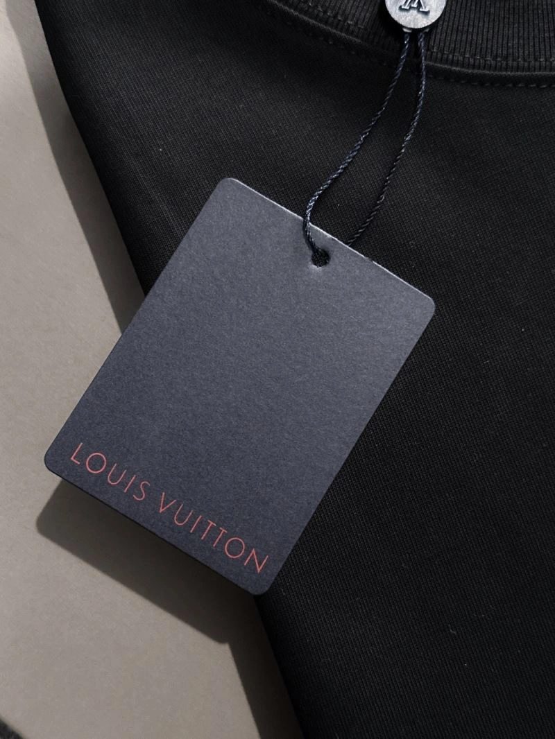 Accurate model Louis Vuitton T-Shirts