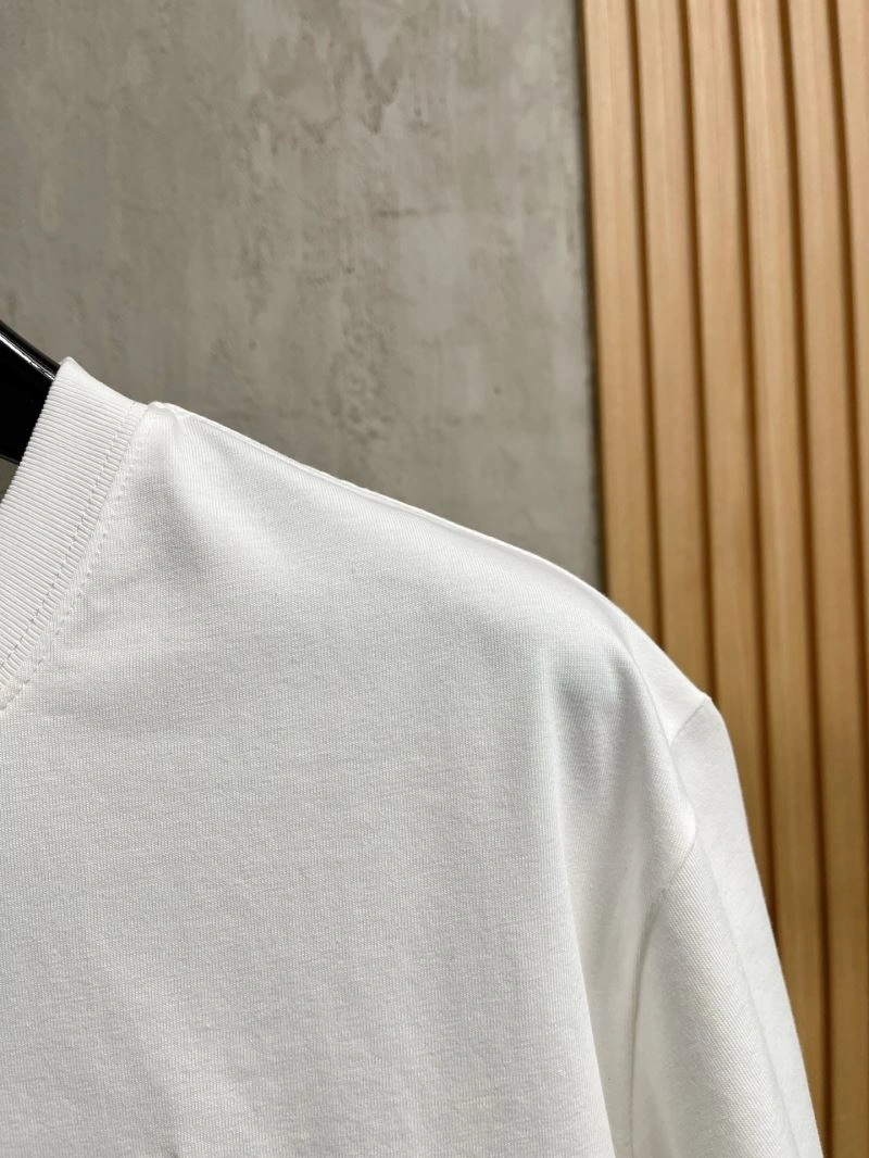 Indistinguishable Louis Vuitton T-Shirts