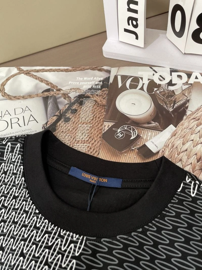 Precise copy Louis Vuitton T-Shirts