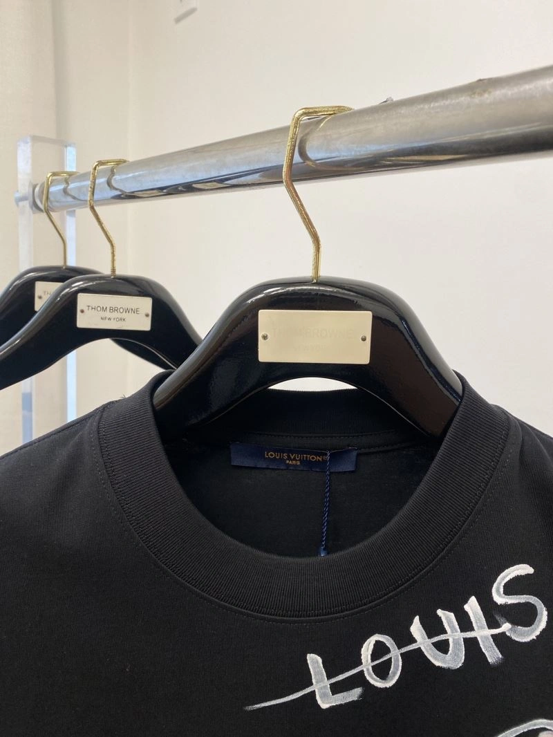 Indistinguishable Louis Vuitton T-Shirts