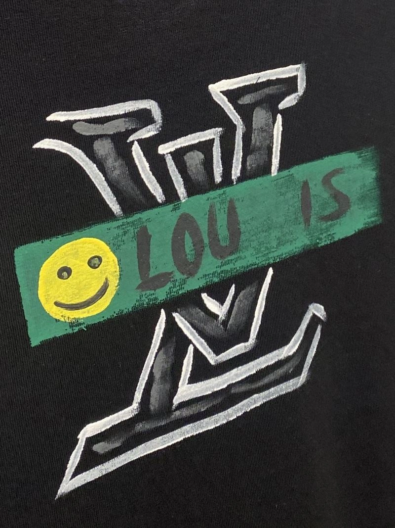 Indistinguishable Louis Vuitton T-Shirts
