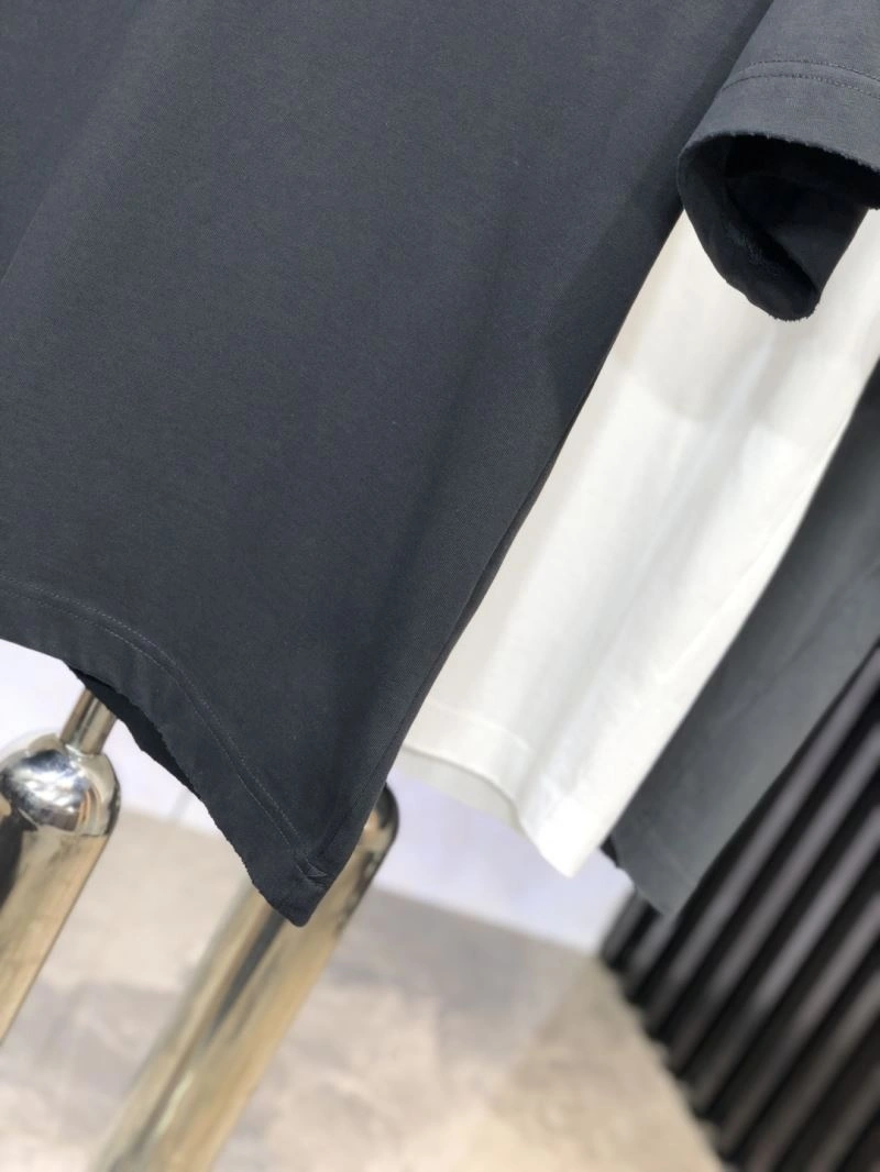 Indistinguishable Louis Vuitton T-Shirts