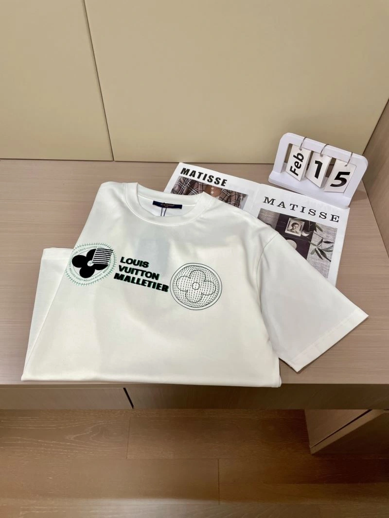 Accurate model Louis Vuitton T-Shirts