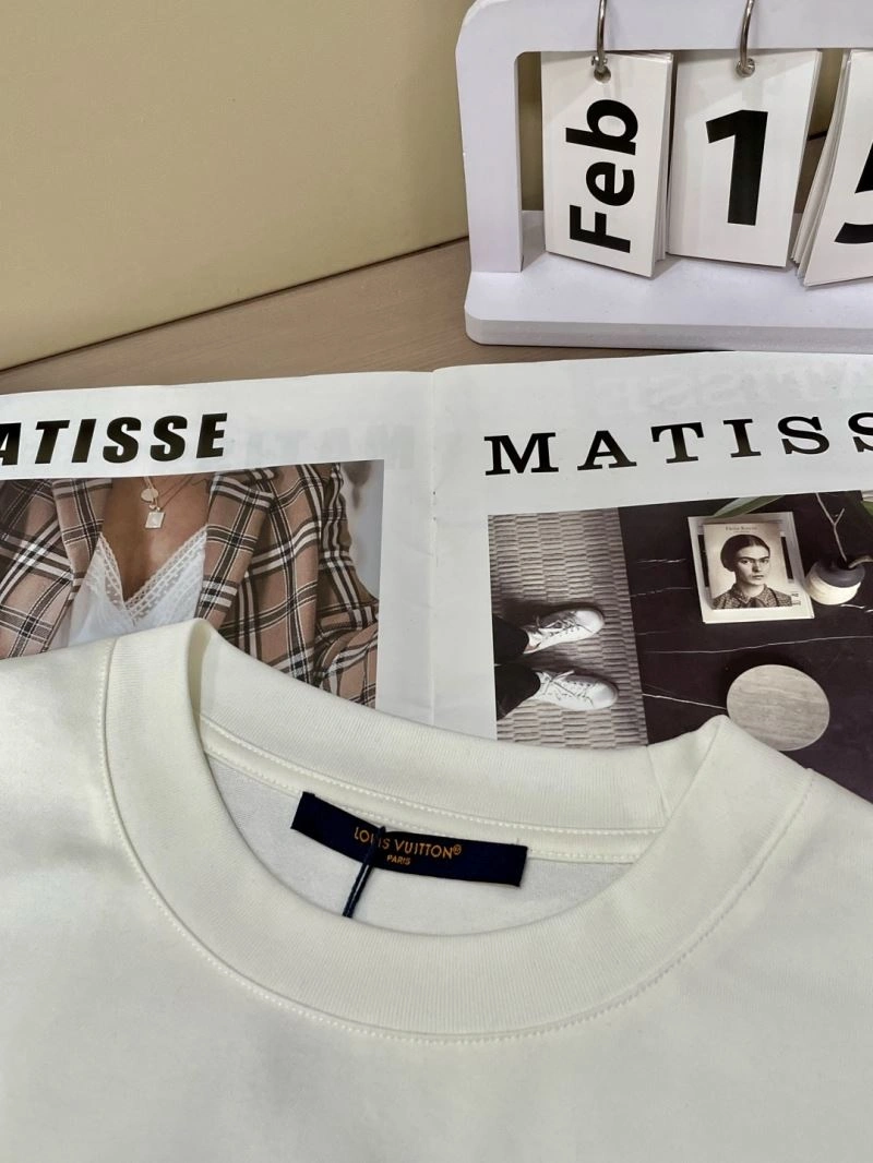 Accurate model Louis Vuitton T-Shirts