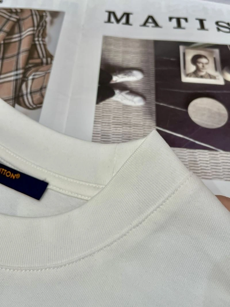 Accurate model Louis Vuitton T-Shirts