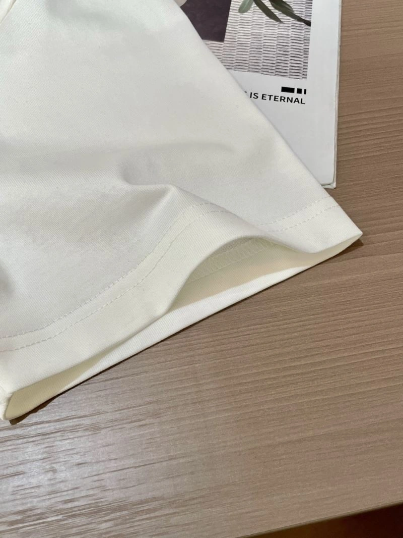 Accurate model Louis Vuitton T-Shirts