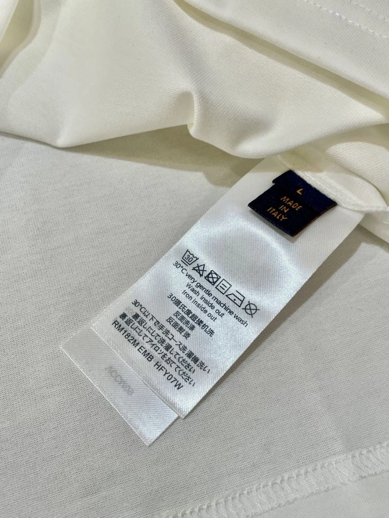 Accurate model Louis Vuitton T-Shirts
