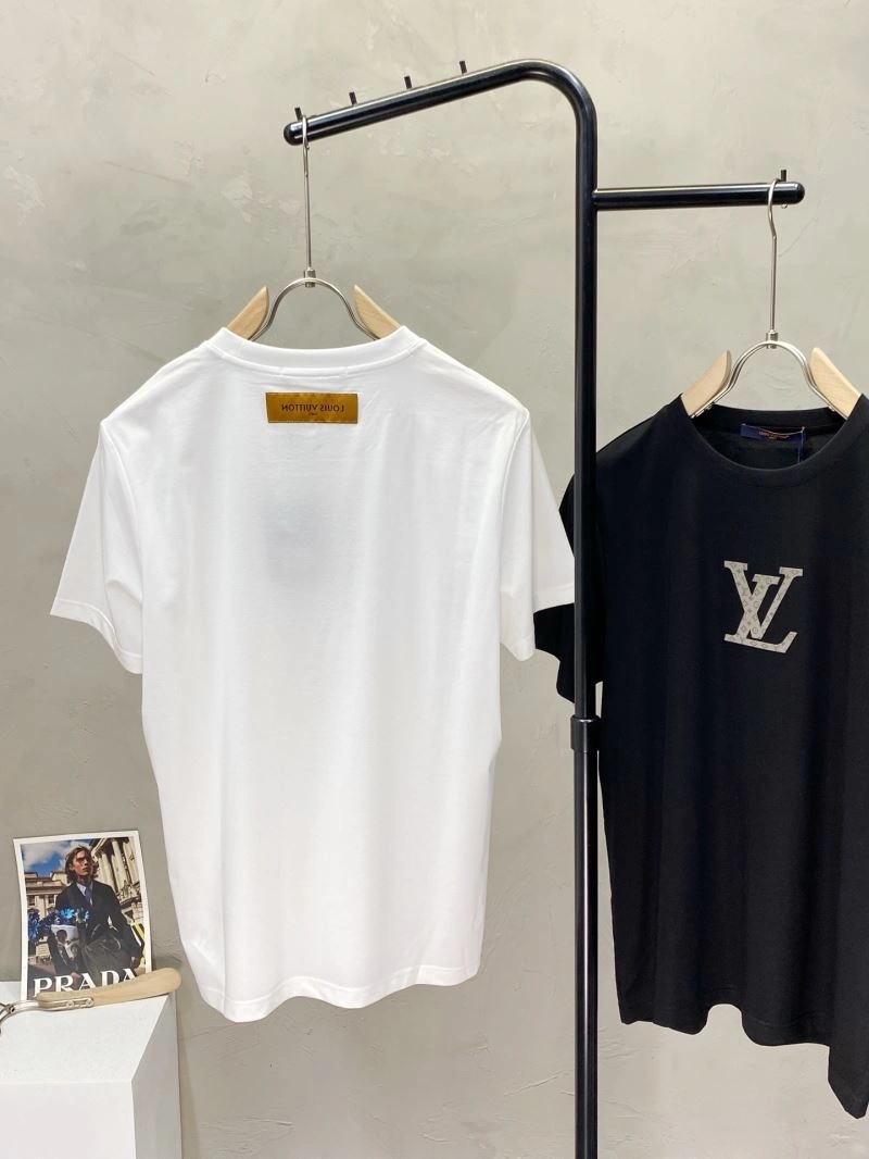 Accurate model Louis Vuitton T-Shirts