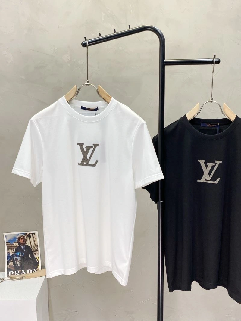Accurate model Louis Vuitton T-Shirts