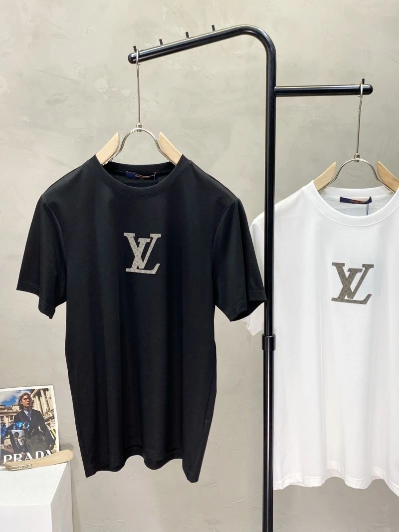 Accurate model Louis Vuitton T-Shirts
