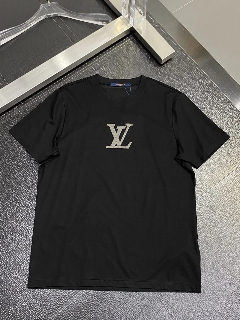 Accurate model Louis Vuitton T-Shirts