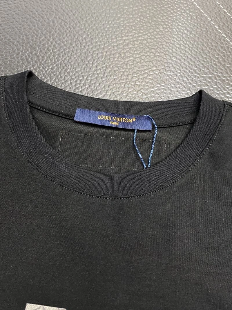 Accurate model Louis Vuitton T-Shirts