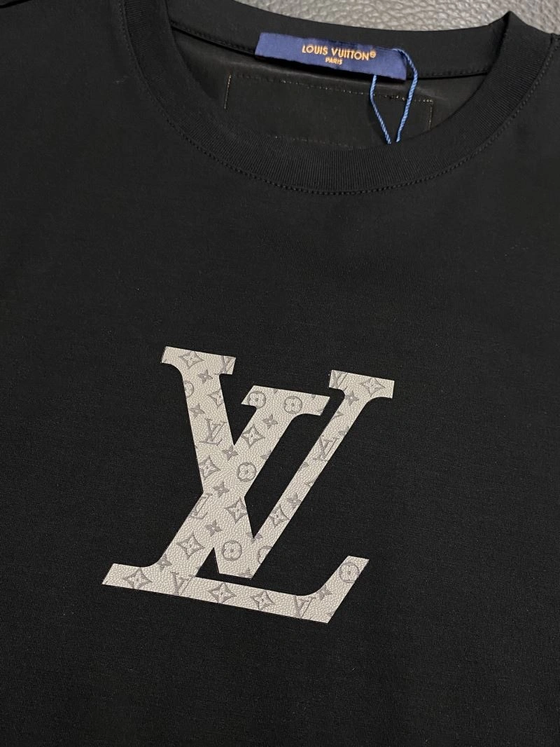 Accurate model Louis Vuitton T-Shirts