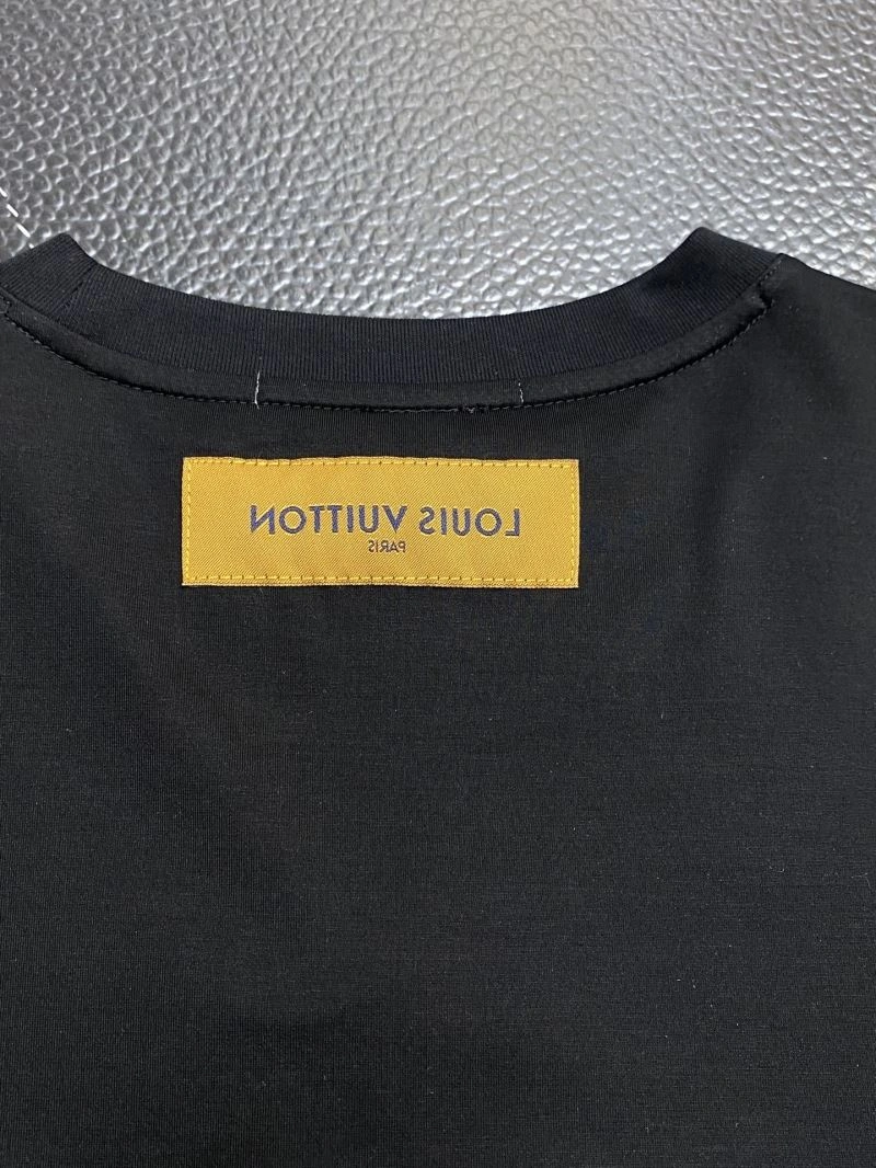 Accurate model Louis Vuitton T-Shirts