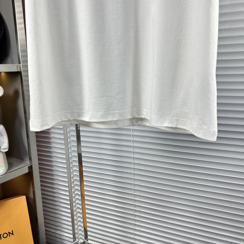Indistinguishable Louis Vuitton T-Shirts