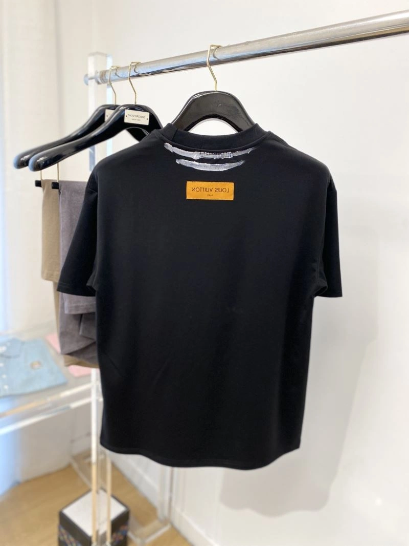 Accurate model Louis Vuitton T-Shirts