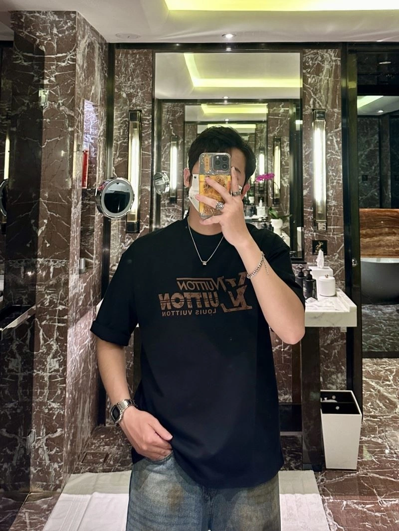 Exact replica Louis Vuitton T-Shirts