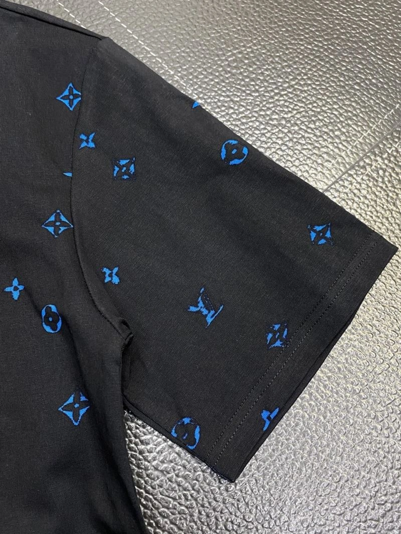 Indistinguishable Louis Vuitton T-Shirts