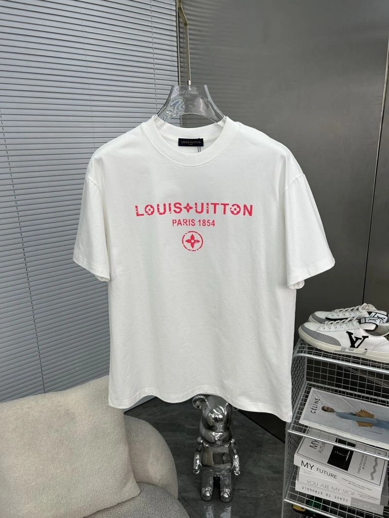 Accurate model Louis Vuitton T-Shirts