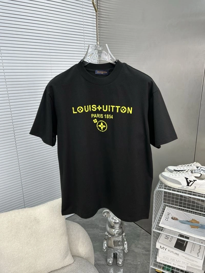 Accurate model Louis Vuitton T-Shirts