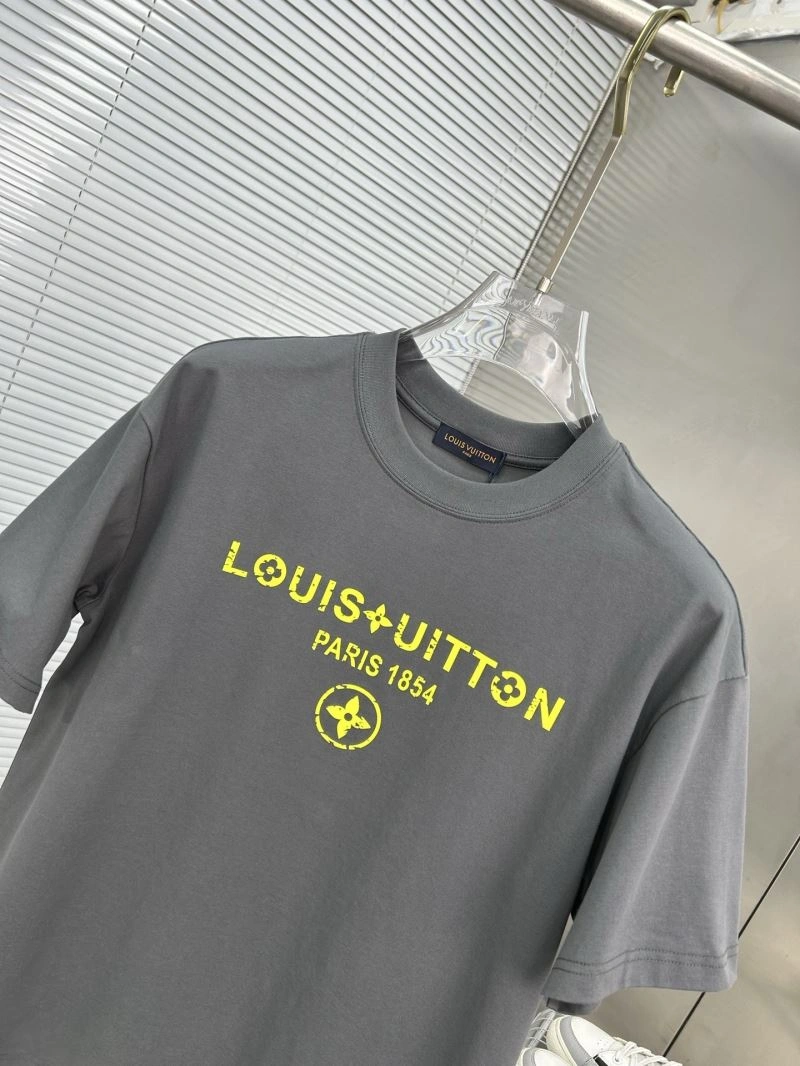 Accurate model Louis Vuitton T-Shirts