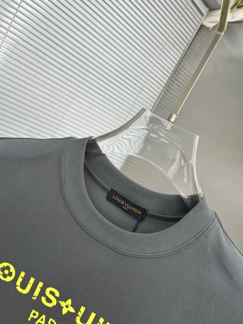 Accurate model Louis Vuitton T-Shirts