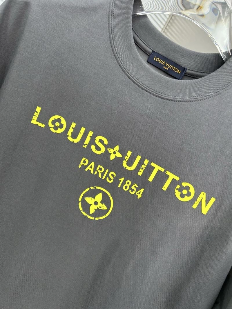 Accurate model Louis Vuitton T-Shirts