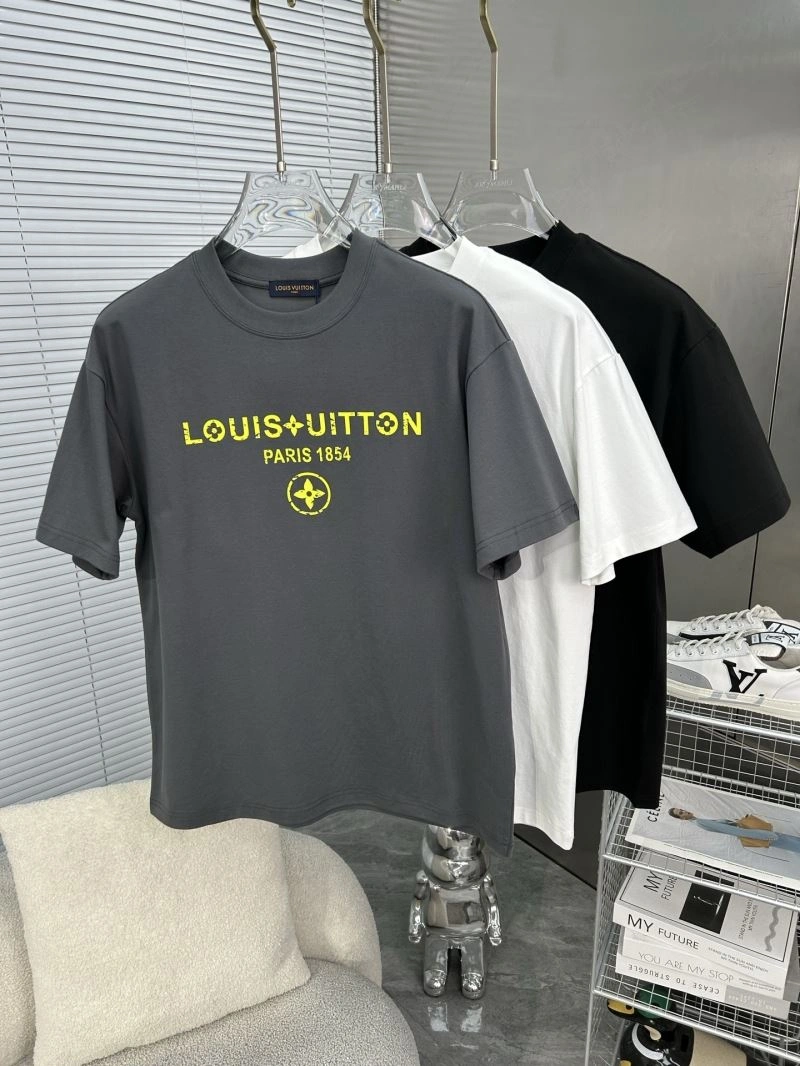 Accurate model Louis Vuitton T-Shirts