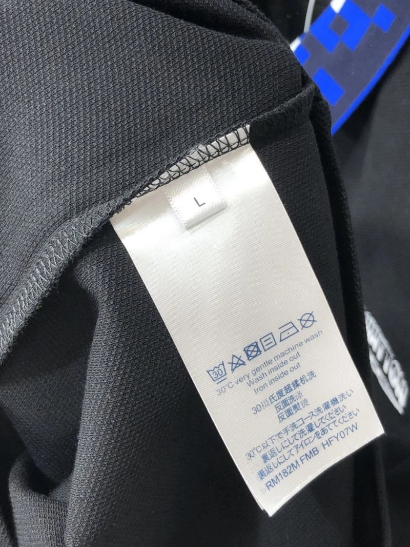 Accurate model Louis Vuitton T-Shirts